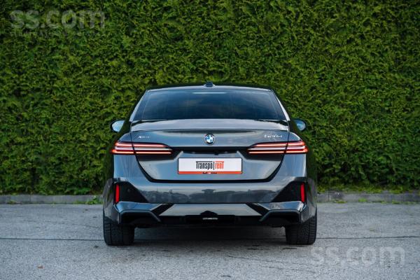 Black BMW 520 2024 in Riga, with an engine capacity of 2.00 L and mileage of 38 thousand km for 49500 €, photo 6 on AUTOMOTO.COM.LV