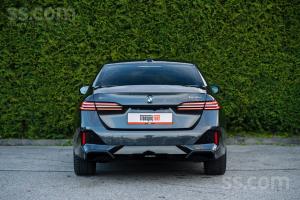 Black BMW 520 2024 in Riga, with an engine capacity of 2.00 L and mileage of 38 thousand km for 49500 €, photo 7 on AUTOMOTO.COM.LV