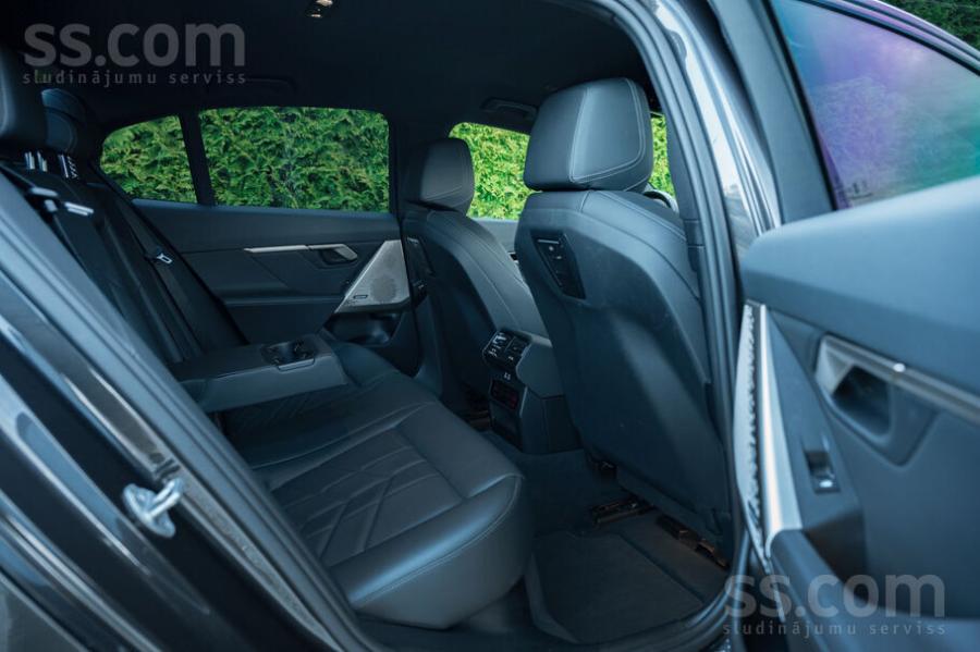 Black BMW 520 2024 in Riga, with an engine capacity of 2.00 L and mileage of 38 thousand km for 49500 €, photo 16 on AUTOMOTO.COM.LV