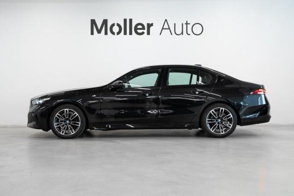 Black BMW 520 2024 in Vilnius, with an engine capacity of 2.00 L and mileage of 59 thousand km for 51000 €, photo 2 on AUTOMOTO.COM.LV