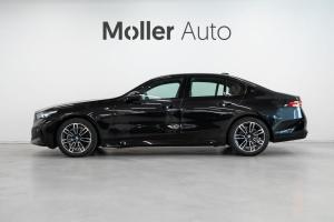 Black BMW 520 2024 in Vilnius, with an engine capacity of 2.00 L and mileage of 59 thousand km for 51000 €, photo 3 on AUTOMOTO.COM.LV
