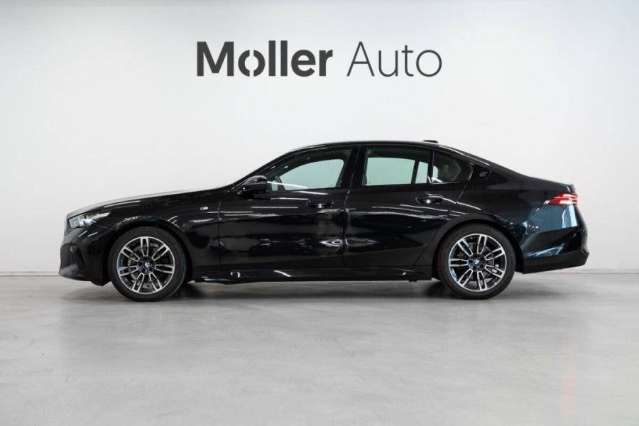 Black BMW 520 2024 in Vilnius, with an engine capacity of 2.00 L and mileage of 59 thousand km for 51000 €, photo 3 on AUTOMOTO.COM.LV