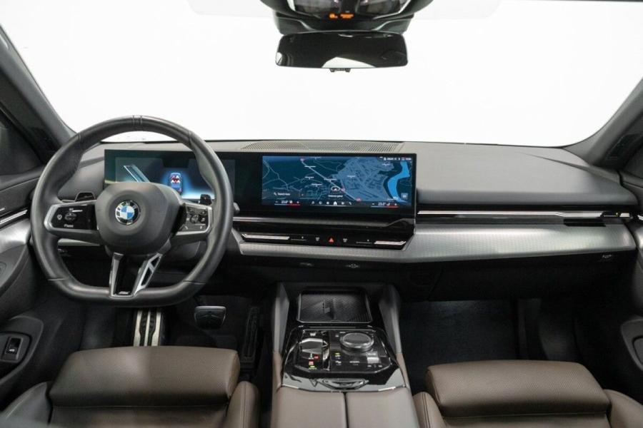 Black BMW 520 2024 in Vilnius, with an engine capacity of 2.00 L and mileage of 59 thousand km for 51000 €, photo 9 on AUTOMOTO.COM.LV