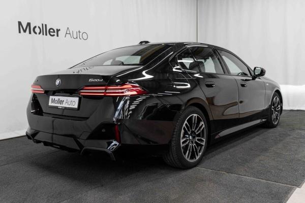 Melns BMW 520 2024 Tallina, ar dzinēja tilpumu 2.00 L un nobraukumu 58 tūkst. km par 52900 €, foto 5 vietnē AUTOMOTO.COM.LV