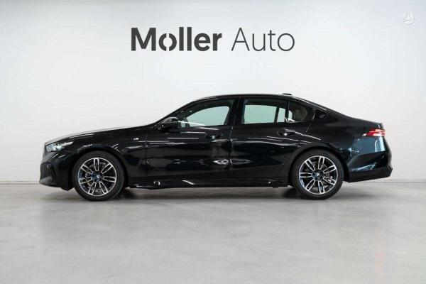 Black BMW 520 2024 in Vilnius, with an engine capacity of 2.00 L and mileage of 59 thousand km for 51000 €, photo 2 on AUTOMOTO.COM.LV