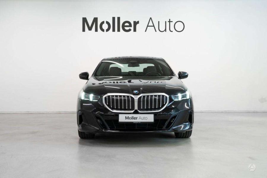 Black BMW 520 2024 in Vilnius, with an engine capacity of 2.00 L and mileage of 59 thousand km for 51000 €, photo 6 on AUTOMOTO.COM.LV