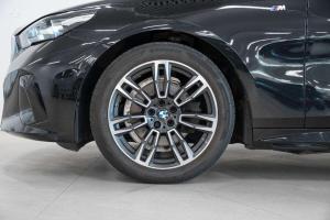 Black BMW 520 2024 in Vilnius, with an engine capacity of 2.00 L and mileage of 59 thousand km for 51000 €, photo 27 on AUTOMOTO.COM.LV