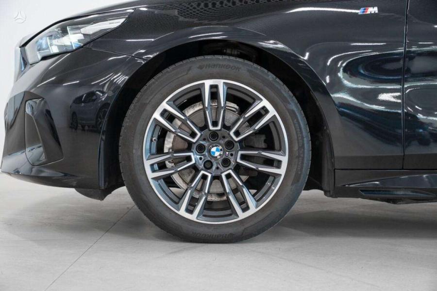 Black BMW 520 2024 in Vilnius, with an engine capacity of 2.00 L and mileage of 59 thousand km for 51000 €, photo 27 on AUTOMOTO.COM.LV