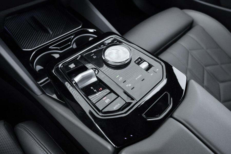 Melns BMW 520 2024 Mārupe, ar dzinēja tilpumu 2.00 L un nobraukumu 67 tūkst. km par 52650 €, foto 25 vietnē AUTOMOTO.COM.LV