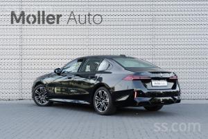 Black BMW 520 2024 in Riga, with an engine capacity of 2.00 L and mileage of 67 thousand km for 52650 €, photo 4 on AUTOMOTO.COM.LV
