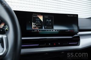 Black BMW 520 2024 in Riga, with an engine capacity of 2.00 L and mileage of 67 thousand km for 52650 €, photo 23 on AUTOMOTO.COM.LV