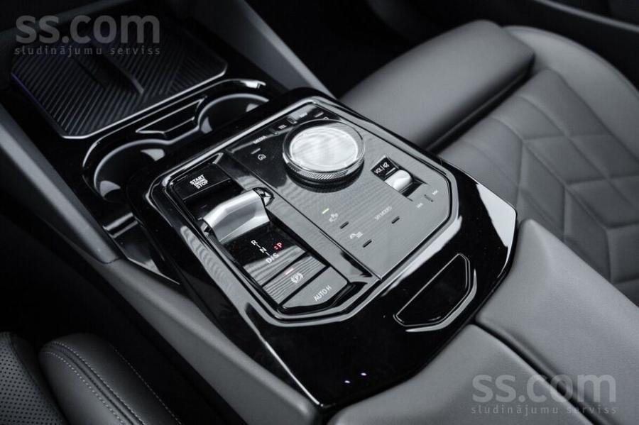Black BMW 520 2024 in Riga, with an engine capacity of 2.00 L and mileage of 67 thousand km for 52650 €, photo 25 on AUTOMOTO.COM.LV