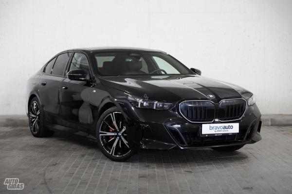 Black BMW 520 2024 in Vilnius, with an engine capacity of 2.00 L and mileage of 58 thousand km for 51991 €, photo 3 on AUTOMOTO.COM.LV