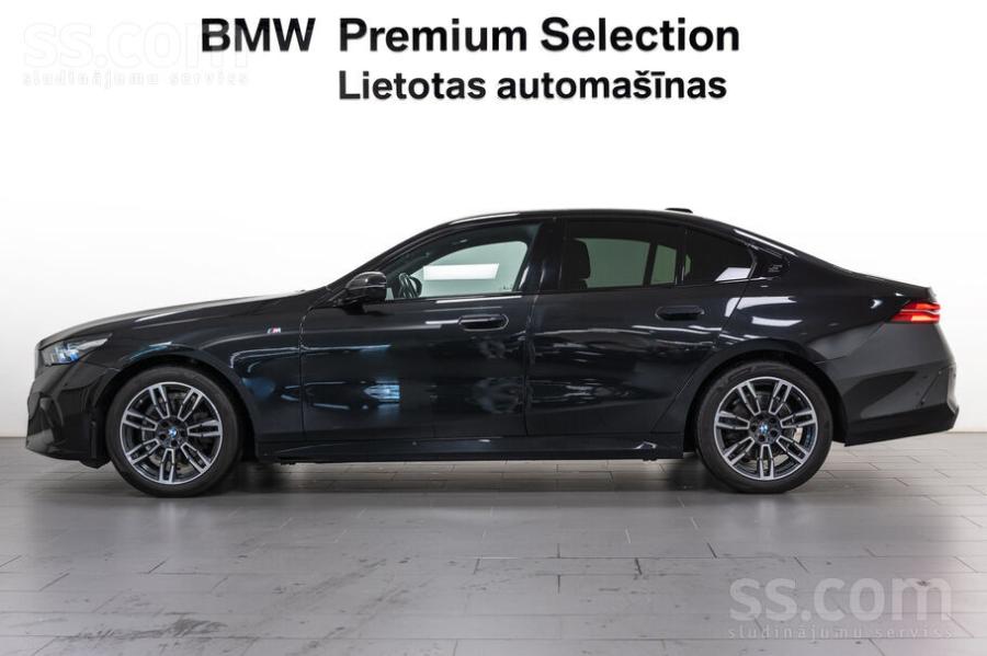 Black BMW 520 2024 in Riga, with an engine capacity of 2.00 L and mileage of 41 thousand km for 53900 €, photo 3 on AUTOMOTO.COM.LV