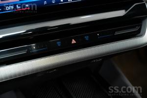 Black BMW 520 2024 in Riga, with an engine capacity of 2.00 L and mileage of 41 thousand km for 53900 €, photo 20 on AUTOMOTO.COM.LV