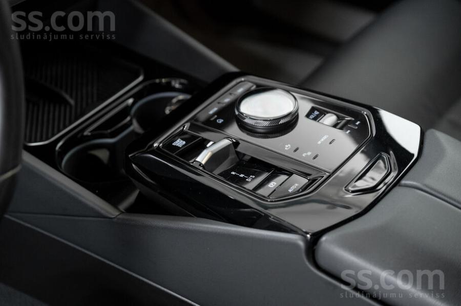 Black BMW 520 2024 in Riga, with an engine capacity of 2.00 L and mileage of 41 thousand km for 53900 €, photo 23 on AUTOMOTO.COM.LV