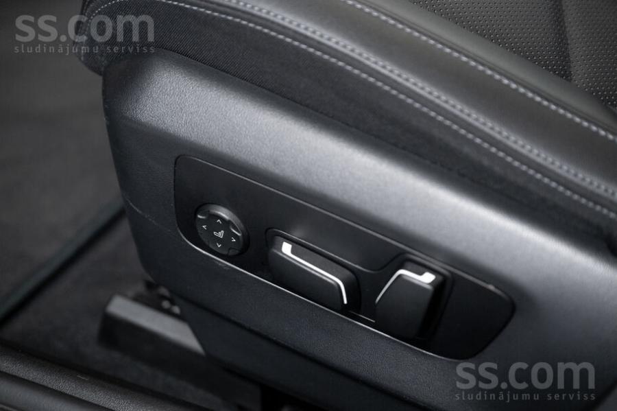 Black BMW 520 2024 in Riga, with an engine capacity of 2.00 L and mileage of 41 thousand km for 53900 €, photo 24 on AUTOMOTO.COM.LV