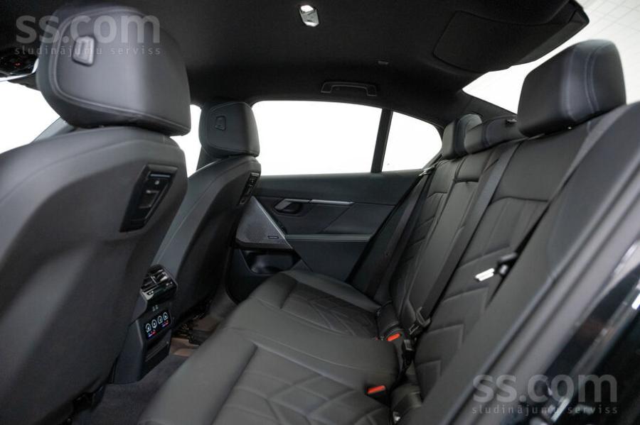 Black BMW 520 2024 in Riga, with an engine capacity of 2.00 L and mileage of 41 thousand km for 53900 €, photo 25 on AUTOMOTO.COM.LV