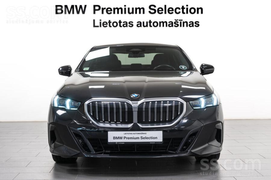 Black BMW 520 2024 in Riga, with an engine capacity of 2.00 L and mileage of 47 thousand km for 53900 €, photo 8 on AUTOMOTO.COM.LV