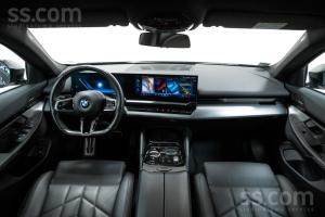 Black BMW 520 2024 in Riga, with an engine capacity of 2.00 L and mileage of 47 thousand km for 53900 €, photo 10 on AUTOMOTO.COM.LV