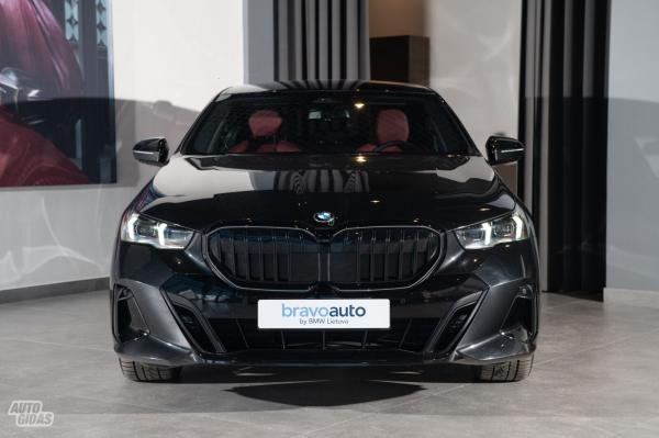 Melns BMW 520 2025 Klaipėda, ar dzinēja tilpumu 2.00 L un nobraukumu 20 tūkst. km par 57771 €, foto 2 vietnē AUTOMOTO.COM.LV