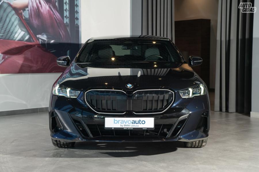 Melns BMW 520 2025 Kauņa, ar dzinēja tilpumu 2.00 L un nobraukumu 24 tūkst. km par 63771 €, foto 2 vietnē AUTOMOTO.COM.LV