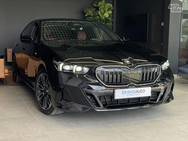 Black BMW 520 2025 in Klaipeda, with an engine capacity of 2.00 L and mileage of 20 thousand km for 55952 €, photo 3 on AUTOMOTO.COM.LV