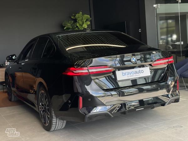 Black BMW 520 2025 in Klaipeda, with an engine capacity of 2.00 L and mileage of 20 thousand km for 55952 €, photo 6 on AUTOMOTO.COM.LV