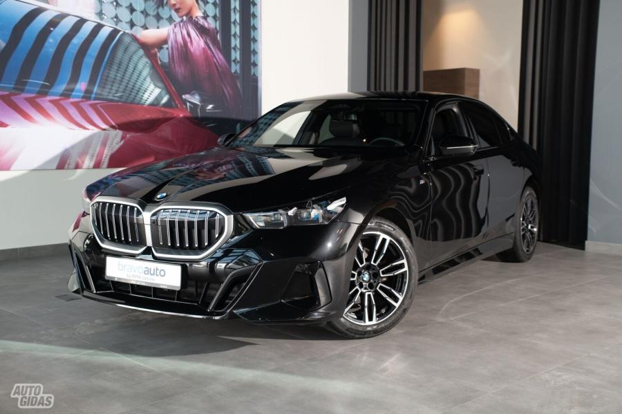 Black BMW 520 2025 in Kaunas, with an engine capacity of 2.00 L and mileage of 25 thousand km for 54992 €, photo 1 on AUTOMOTO.COM.LV