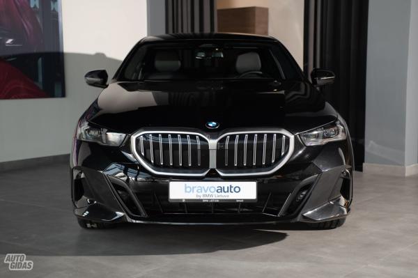 Black BMW 520 2025 in Kaunas, with an engine capacity of 2.00 L and mileage of 25 thousand km for 54992 €, photo 2 on AUTOMOTO.COM.LV