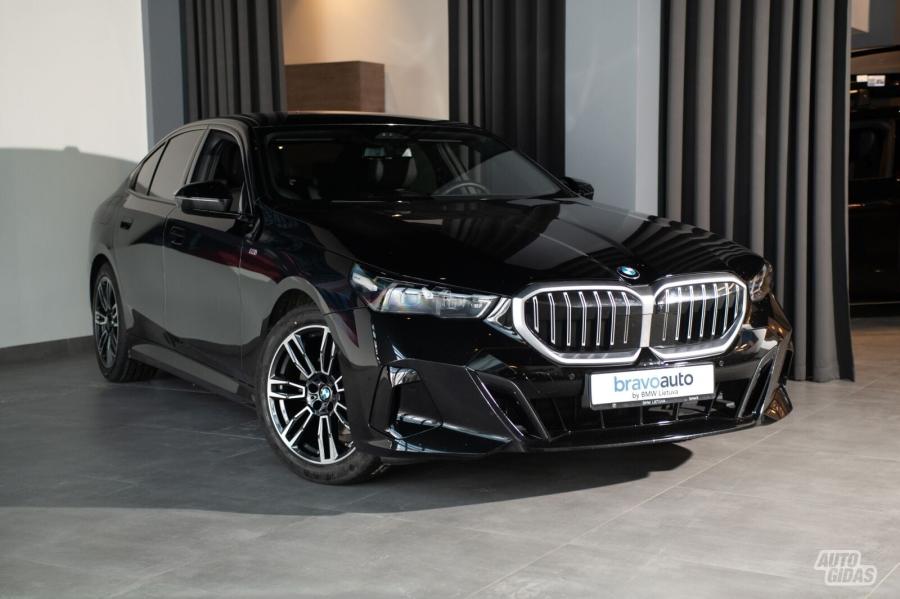 Black BMW 520 2025 in Kaunas, with an engine capacity of 2.00 L and mileage of 25 thousand km for 54992 €, photo 4 on AUTOMOTO.COM.LV