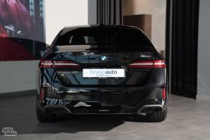 Black BMW 520 2025 in Kaunas, with an engine capacity of 2.00 L and mileage of 25 thousand km for 54992 €, photo 6 on AUTOMOTO.COM.LV
