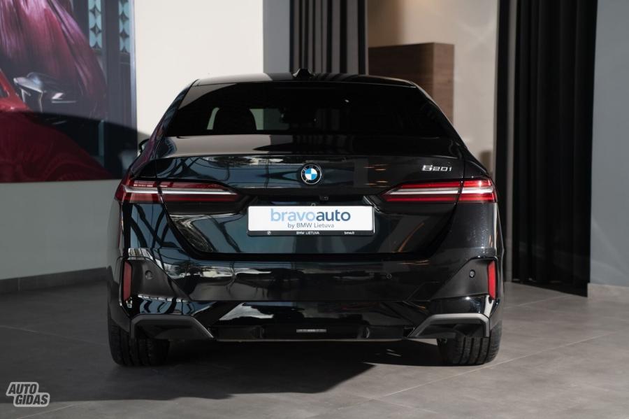 Black BMW 520 2025 in Kaunas, with an engine capacity of 2.00 L and mileage of 25 thousand km for 54992 €, photo 6 on AUTOMOTO.COM.LV