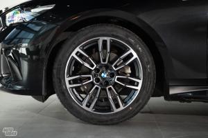 Black BMW 520 2025 in Kaunas, with an engine capacity of 2.00 L and mileage of 25 thousand km for 54992 €, photo 8 on AUTOMOTO.COM.LV
