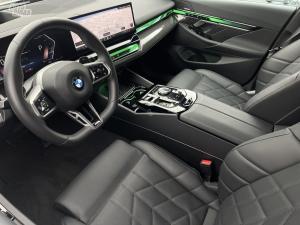 Black BMW 520 2025 in Kaunas, with an engine capacity of 2.00 L and mileage of 25 thousand km for 54992 €, photo 10 on AUTOMOTO.COM.LV