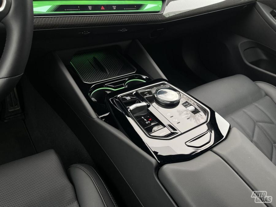 Black BMW 520 2025 in Kaunas, with an engine capacity of 2.00 L and mileage of 25 thousand km for 54992 €, photo 15 on AUTOMOTO.COM.LV
