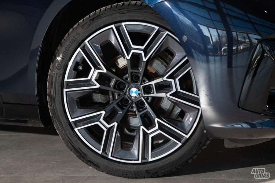 Melns BMW 520 2025 Kauņa, ar dzinēja tilpumu 2.00 L un nobraukumu 24 tūkst. km par 59990 €, foto 29 vietnē AUTOMOTO.COM.LV