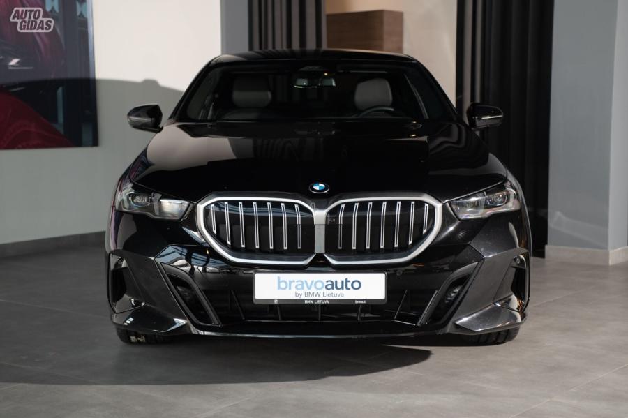 Melns BMW 520 2025 Kauņa, ar dzinēja tilpumu 2.00 L un nobraukumu 25 tūkst. km par 52332 €, foto 3 vietnē AUTOMOTO.COM.LV