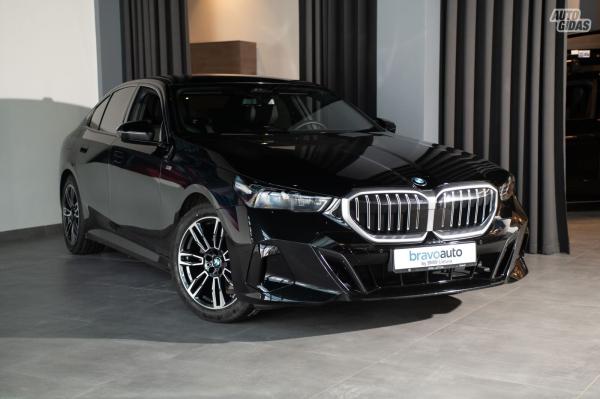 Black BMW 520 2025 in Kaunas, with an engine capacity of 2.00 L and mileage of 25 thousand km for 52332 €, photo 3 on AUTOMOTO.COM.LV