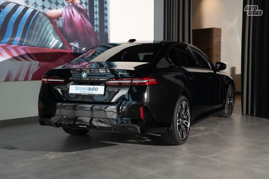 Melns BMW 520 2025 Kauņa, ar dzinēja tilpumu 2.00 L un nobraukumu 25 tūkst. km par 52332 €, foto 5 vietnē AUTOMOTO.COM.LV