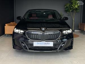 Black BMW 520 2025 in Klaipeda, with an engine capacity of 2.00 L and mileage of 20 thousand km for 54933 €, photo 3 on AUTOMOTO.COM.LV
