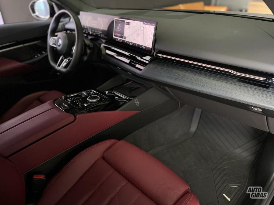 Black BMW 520 2025 in Klaipeda, with an engine capacity of 2.00 L and mileage of 20 thousand km for 54933 €, photo 14 on AUTOMOTO.COM.LV