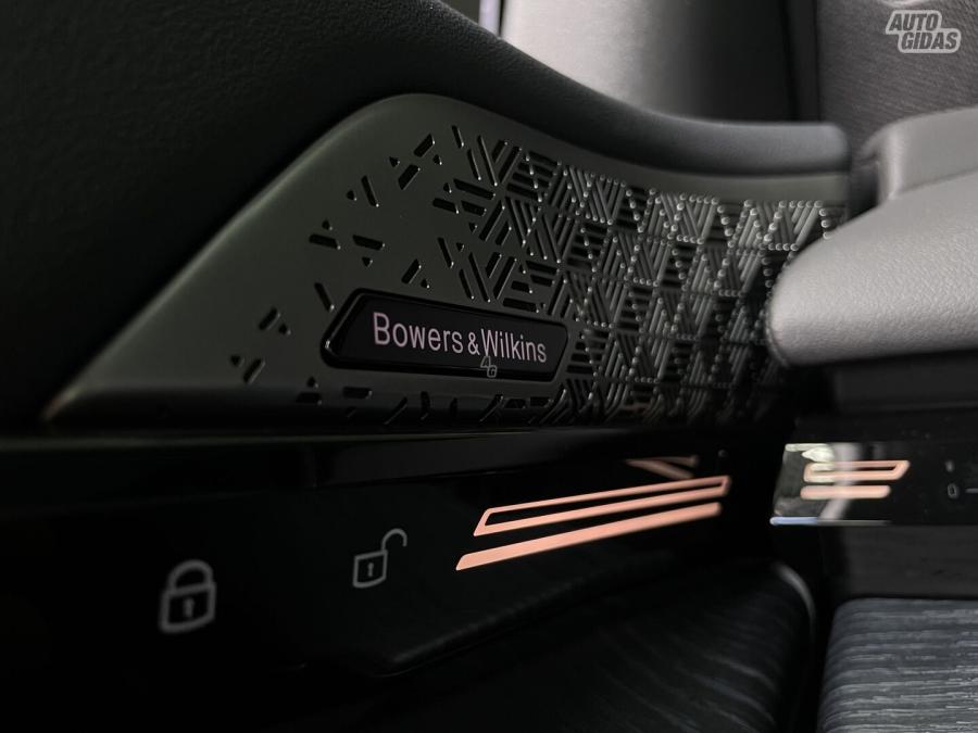 Black BMW 520 2025 in Klaipeda, with an engine capacity of 2.00 L and mileage of 20 thousand km for 54933 €, photo 19 on AUTOMOTO.COM.LV