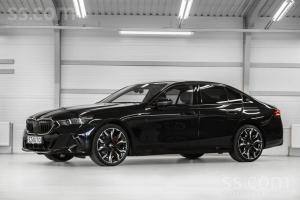 Black BMW 520 2025 in Tukums, with an engine capacity of 2.00 L and mileage of 30 thousand km for 55777 €, photo 7 on AUTOMOTO.COM.LV