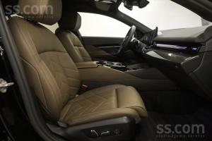 Black BMW 520 2025 in Tukums, with an engine capacity of 2.00 L and mileage of 30 thousand km for 55777 €, photo 14 on AUTOMOTO.COM.LV