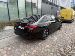 Black BMW 520 2025 in Vilnius, with an engine capacity of 2.00 L and mileage of 24 thousand km for 53900 €, photo 6 on AUTOMOTO.COM.LV