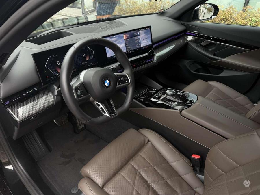 Black BMW 520 2025 in Vilnius, with an engine capacity of 2.00 L and mileage of 24 thousand km for 53900 €, photo 11 on AUTOMOTO.COM.LV