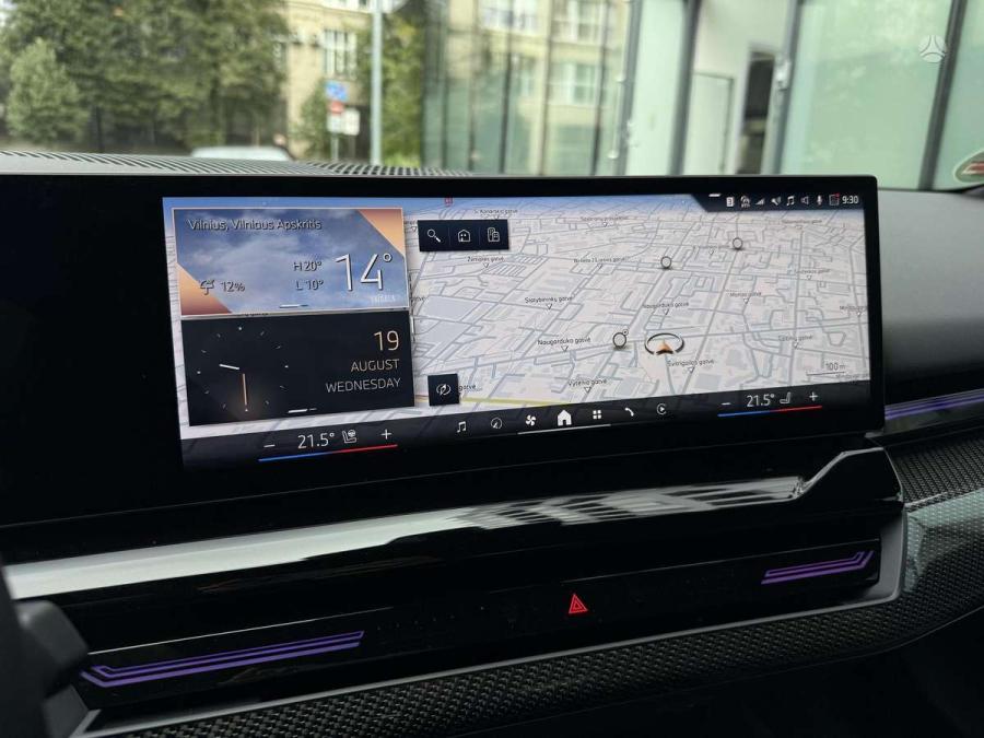 Black BMW 520 2025 in Vilnius, with an engine capacity of 2.00 L and mileage of 24 thousand km for 53900 €, photo 21 on AUTOMOTO.COM.LV