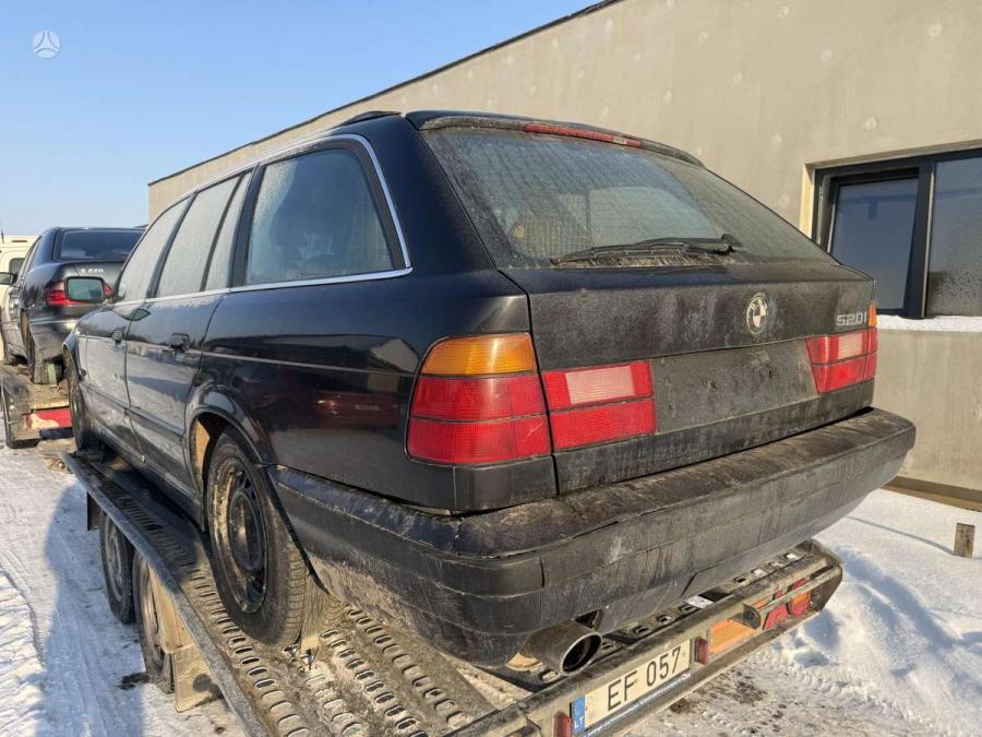 Black BMW 520 1995 in Marijampole, with an engine capacity of 1.99 L and mileage of 300 thousand km for 2050 €, photo 6 on AUTOMOTO.COM.LV