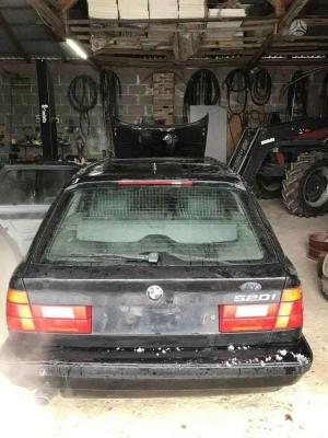 Black BMW 520 1995 in Marijampole, with an engine capacity of 1.99 L and mileage of 300 thousand km for 2050 €, photo 11 on AUTOMOTO.COM.LV